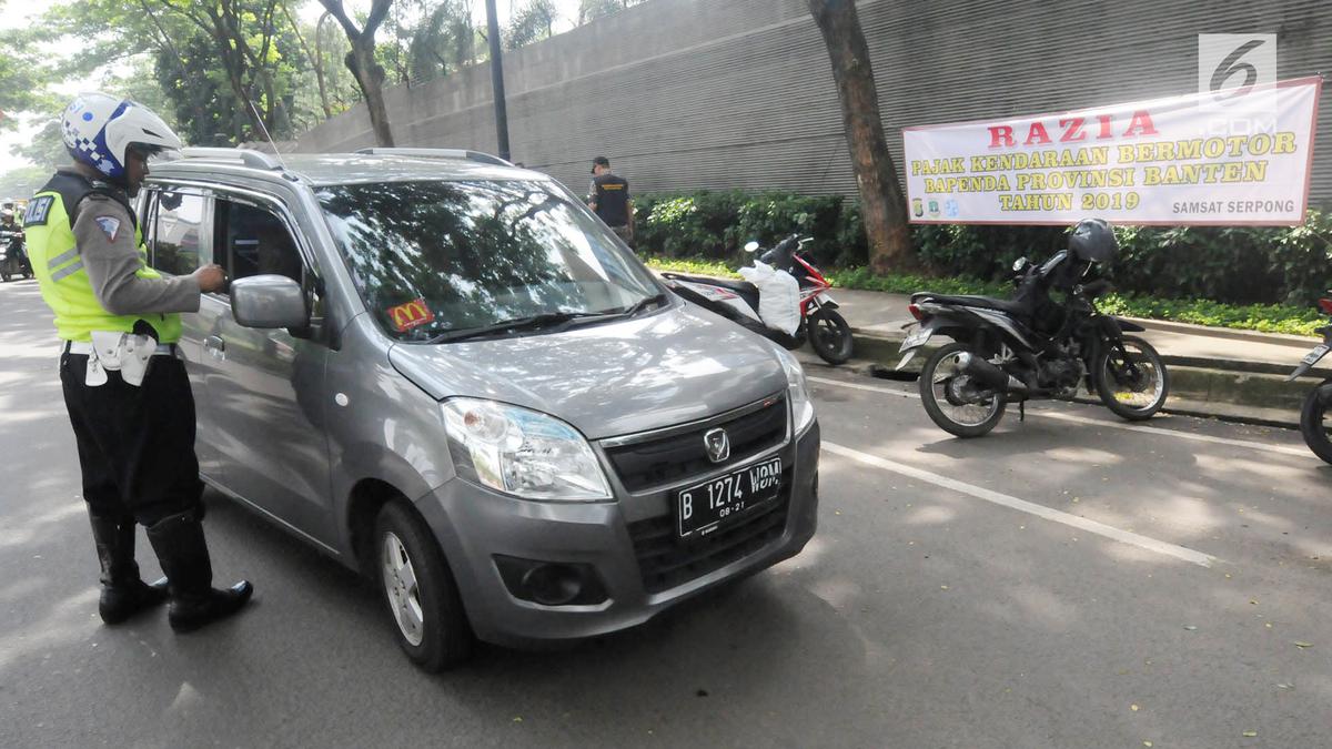 FOTO: Disiplinkan Pengendara, Polres Tangsel Gelar Razia Pajak Kendaraan - Foto Liputan6.com