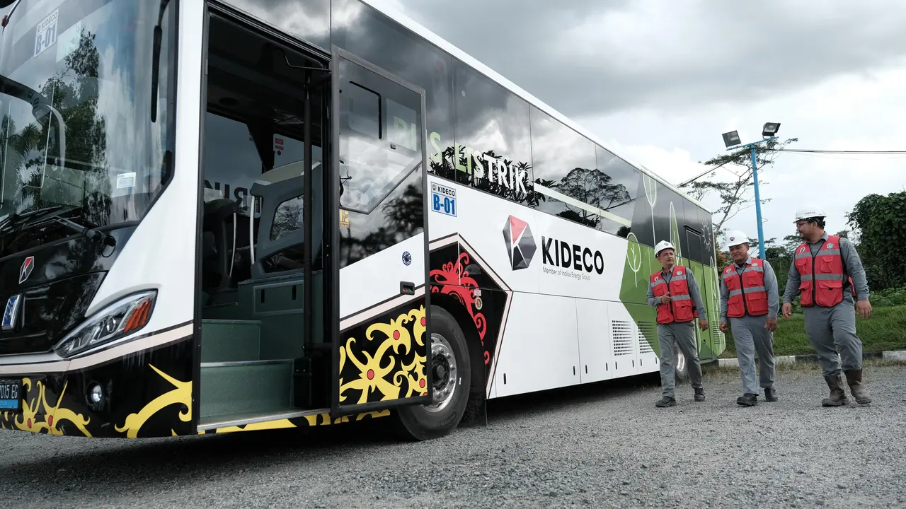 Bus Listrik Buatan Anak Negeri jadi Andalan Transportasi di Industri ...