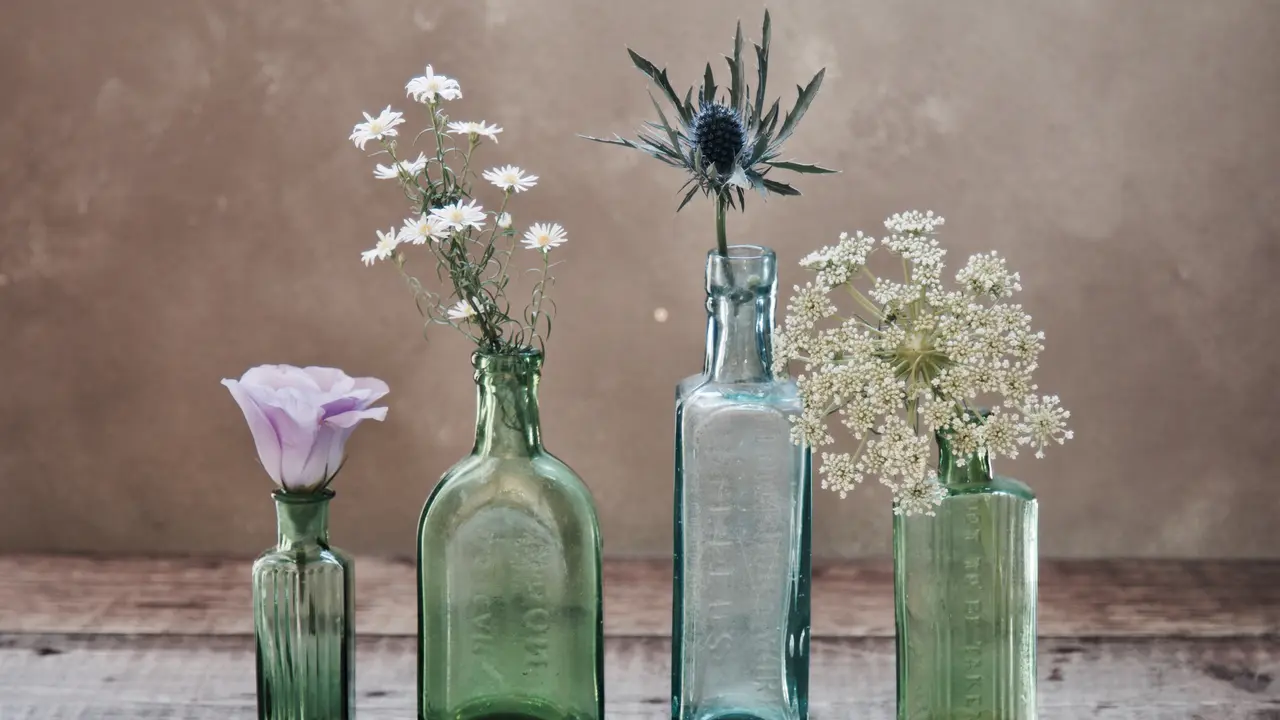 7 Cara Membuat Pot Bunga dari Botol Bekas yang Mudah, Unik dan Lucu ...