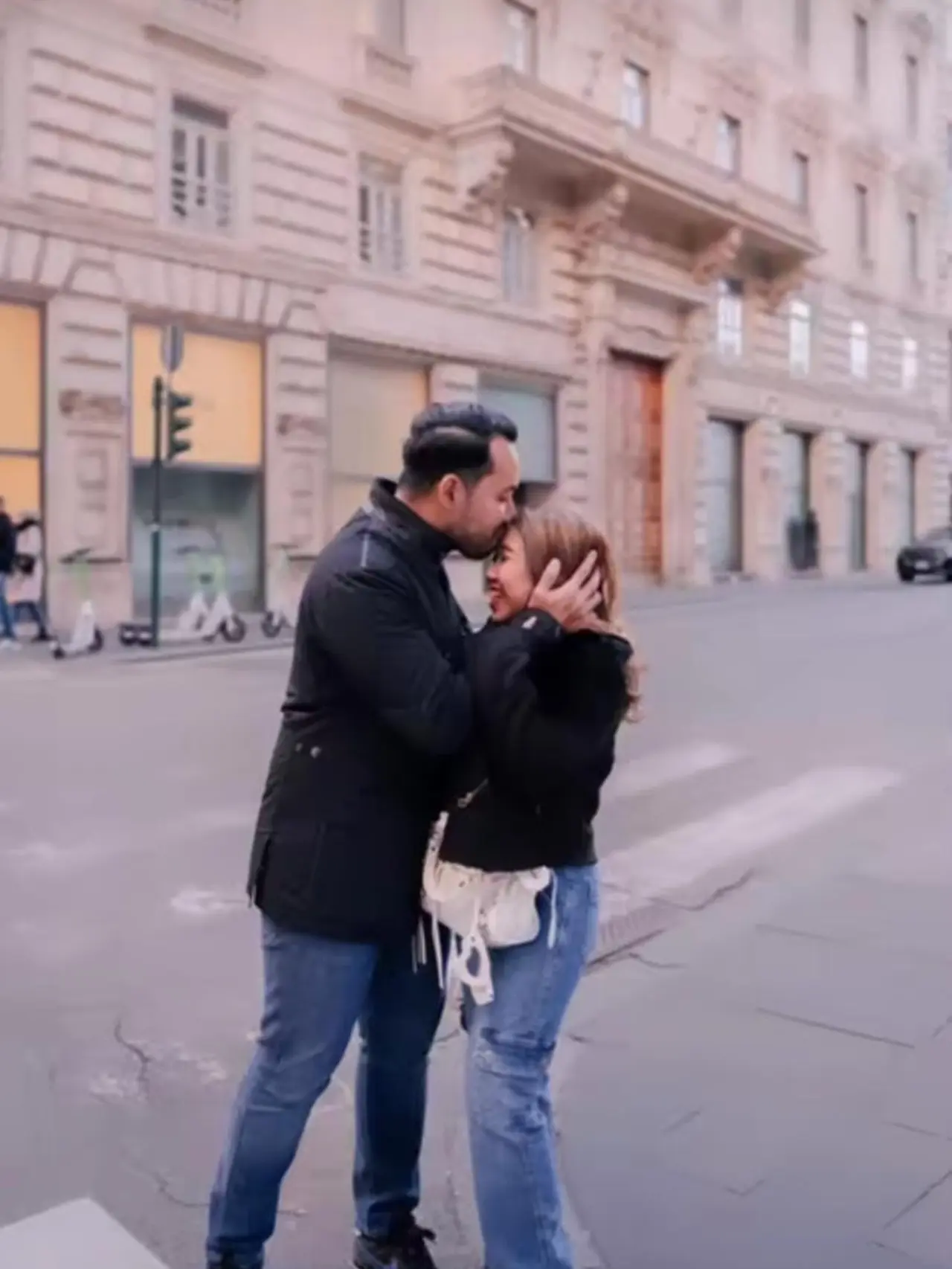 10 Potret Mesra Kiky Saputri dan Suami Honeymoon di Eropa, Didoakan ...