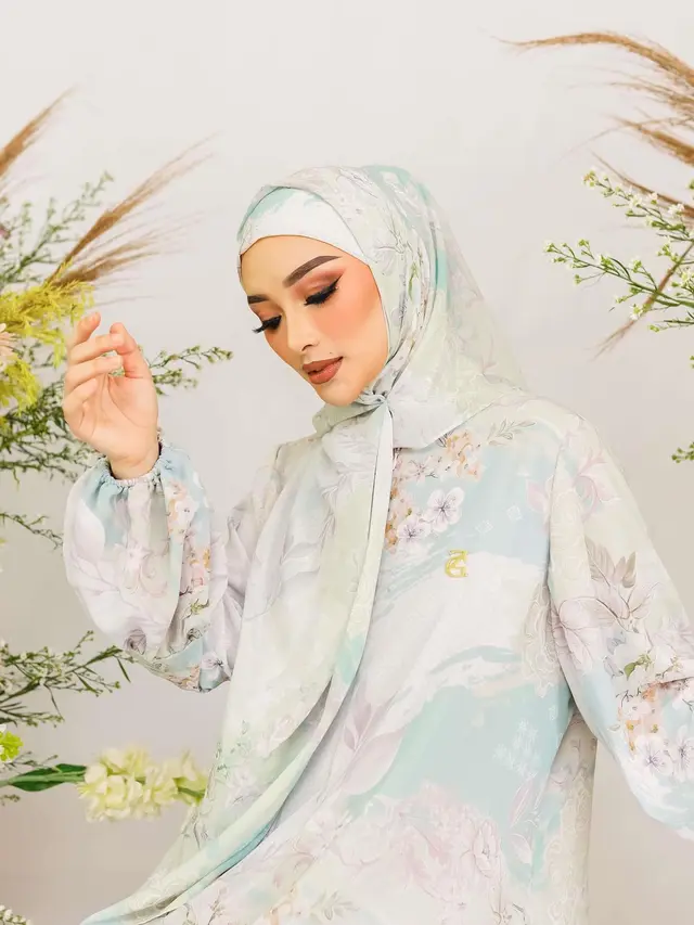 Tekuni Bisnis Fashion, Ini 7 Potret Zaskia Gotik dengan Busana ...