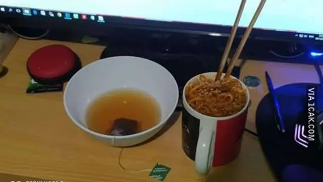 6 Potret Nyeleneh Orang Sajikan Teh Ini Bikin Geleng Kepala - Hot Liputan6.com