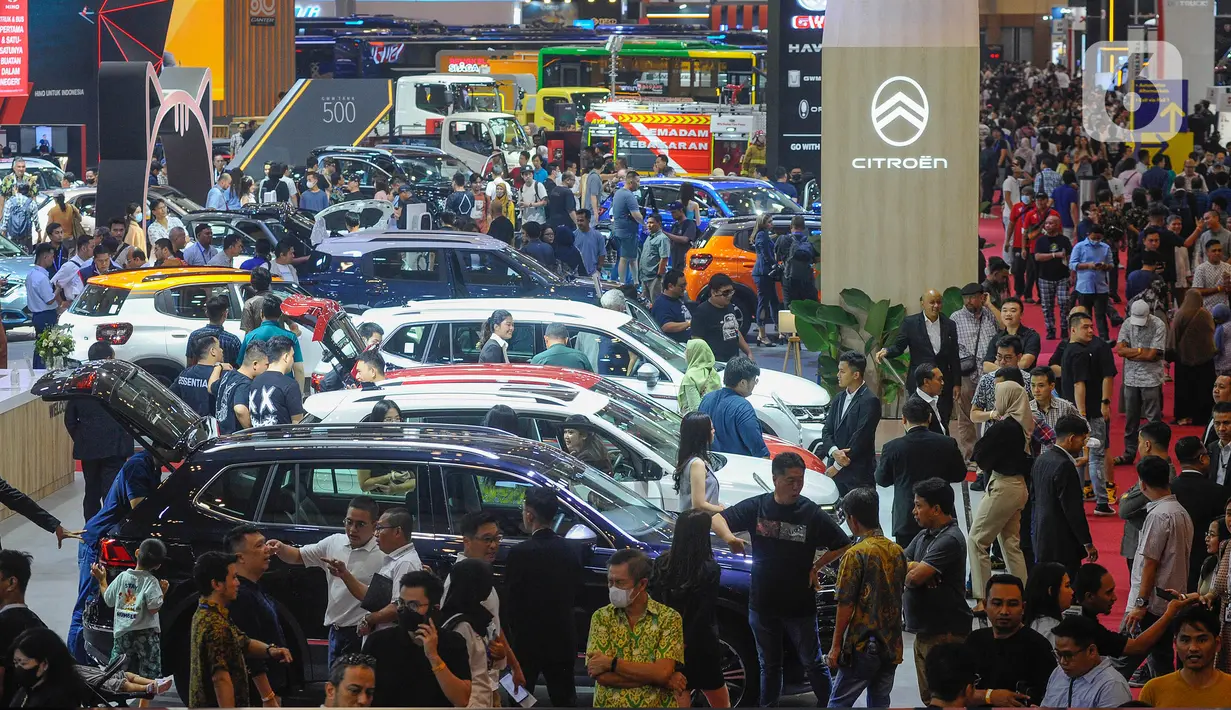 Pengunjung Padati Pameran Otomotif GIIAS 2023 - Foto Liputan6.com