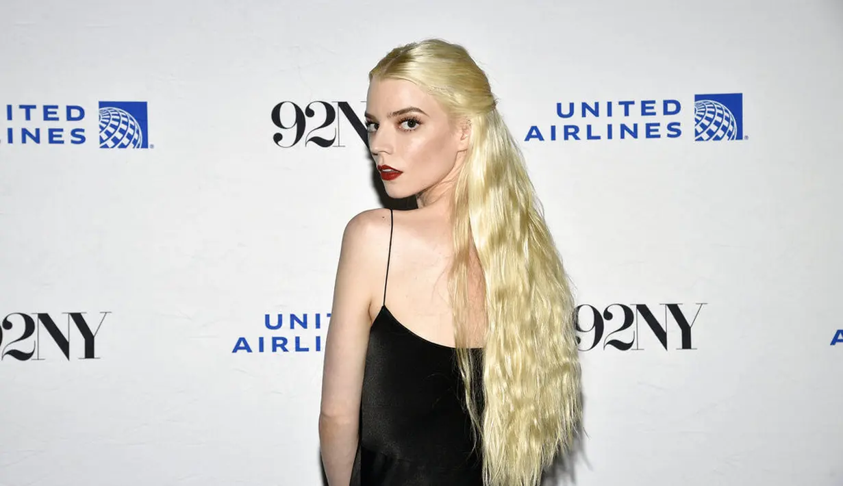 Parade Penampilan Anya Taylor-Joy dalam Promosi Film The Menu, Dress Hitam Kelam hingga Gaun ...