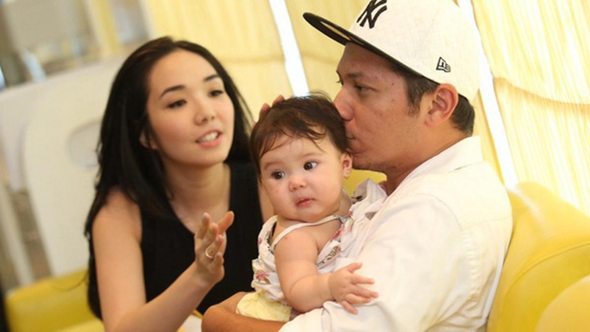 Giselle dan Gading Sering Posting Foto Anak Karena Gemas - Parenting ...