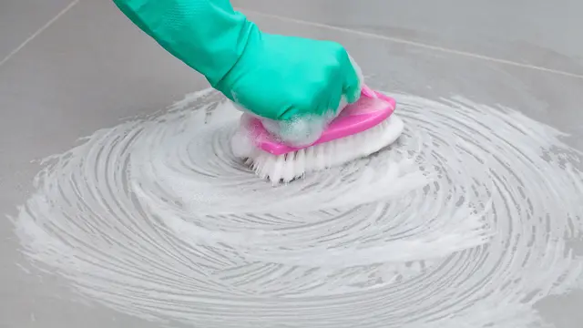 Tips Membersihkan Lantai Kamar Mandi Tanpa Merusak Nat Keramik - Lifestyle Liputan6.com