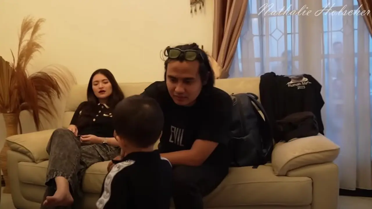 Nathalie Holscher Santai Cium TikTokers Yogi Ilham saat Live di Media Sosial, Diduga Pacar ...