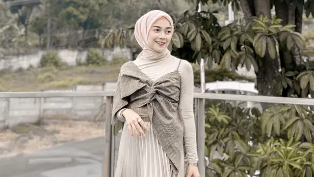 Cerita Datul, Desainer Muda Asal Kenjeran Surabaya yang Karyanya Pikat Hati Artis Ibu Kota ...