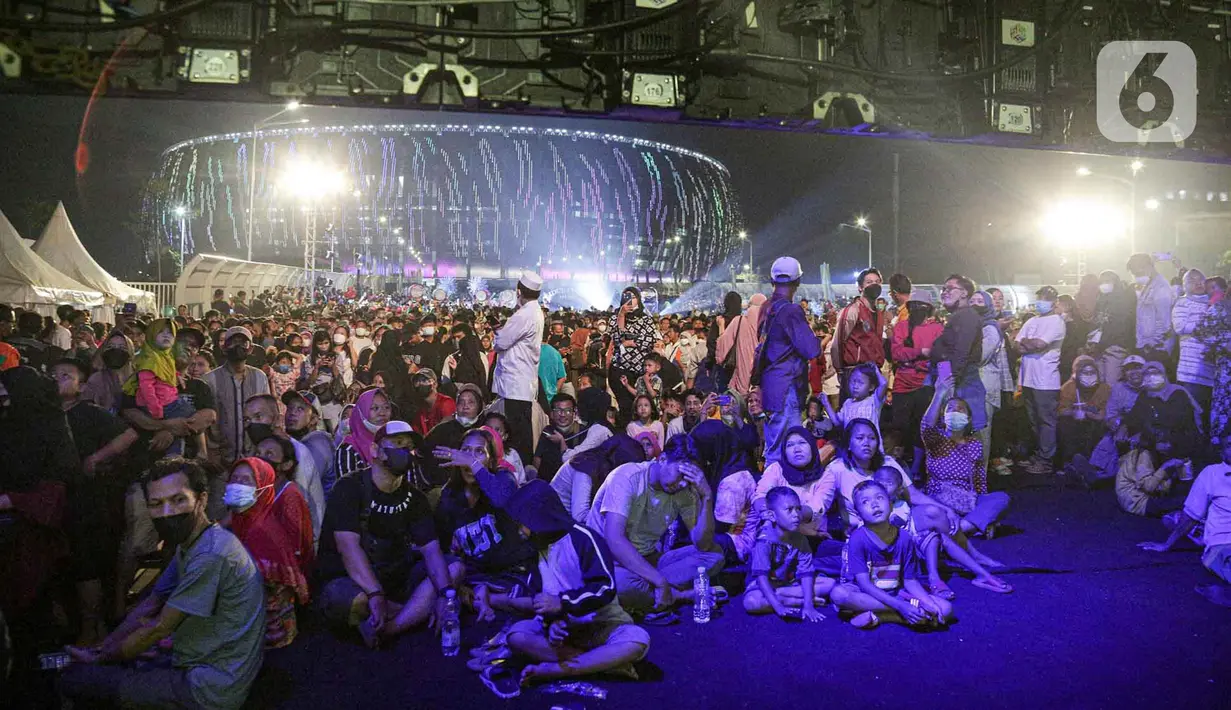 FOTO: Antusiasme Masyarakat Menyaksikan Festival Tabuh Bedug Malam ...