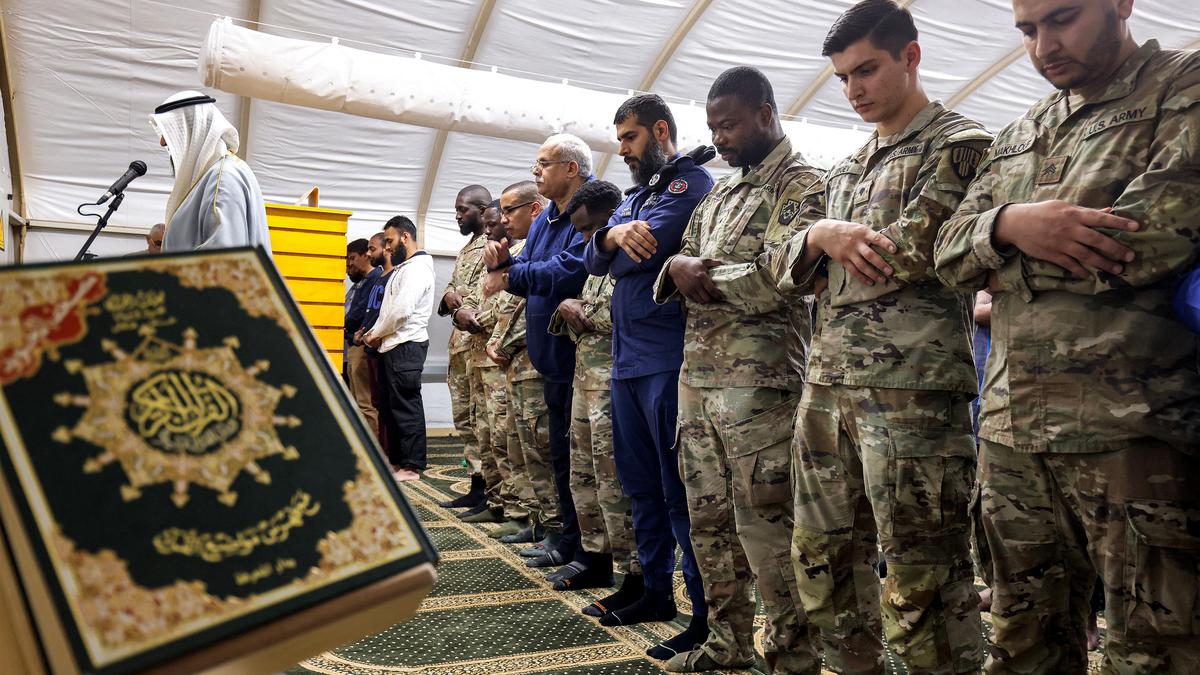 Tentara Muslim Amerika Jalani Ramadan di Pangkalan Militer AS - Foto ...