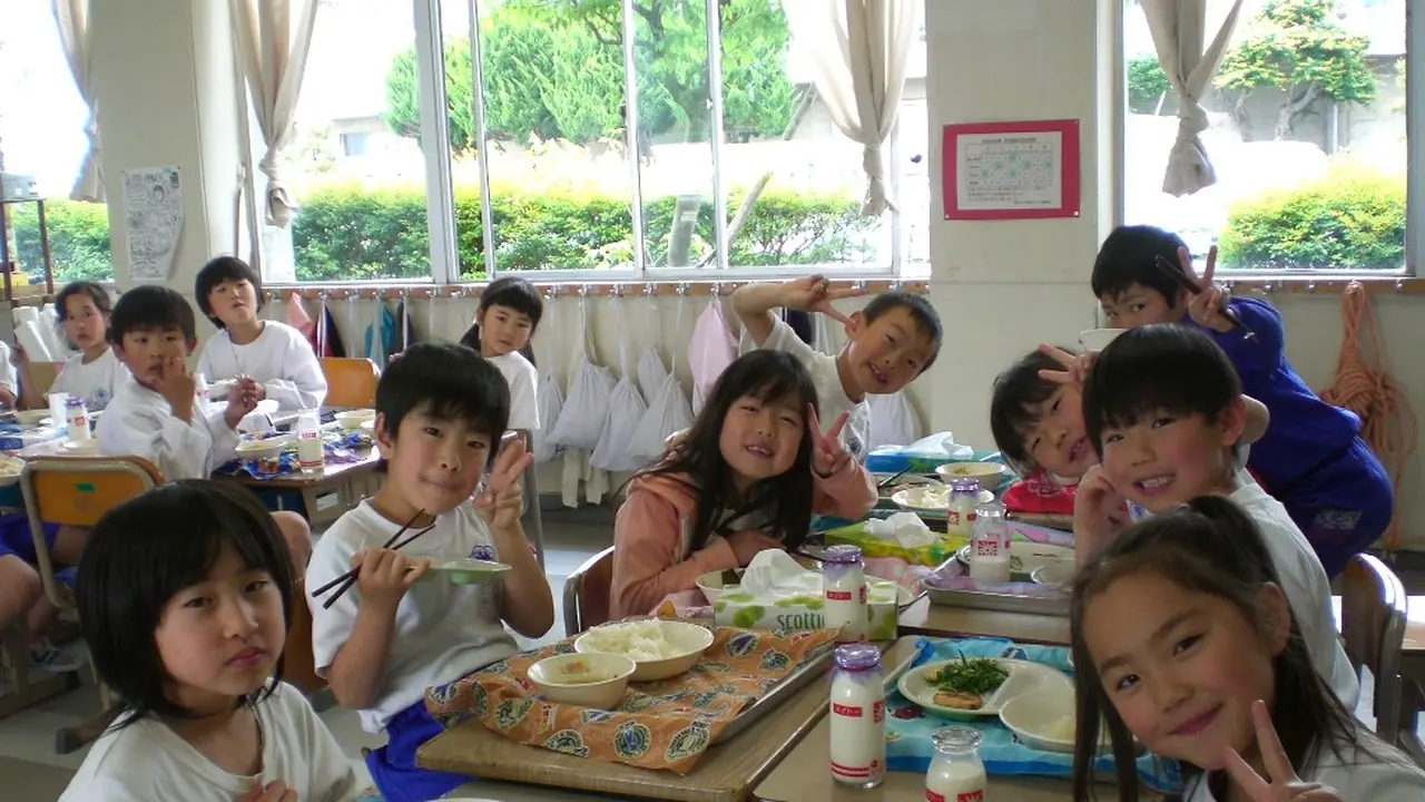 Program Makan Siang di Sekolah Jepang, Tujuan dan Keterlibatan Orang ...