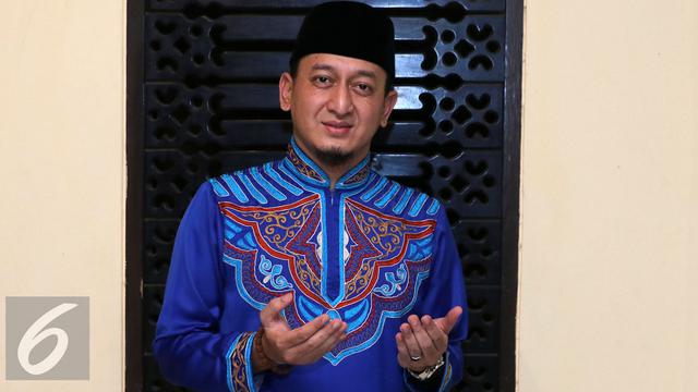 Ustaz Zacky Mirza Tampil Baru dengan Kepala Plontos - ShowBiz Liputan6.com