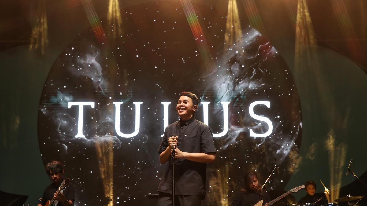 Hadir dengan Penampilan Magis, Tulus Penuhi Permintaan Penggemar dari ...