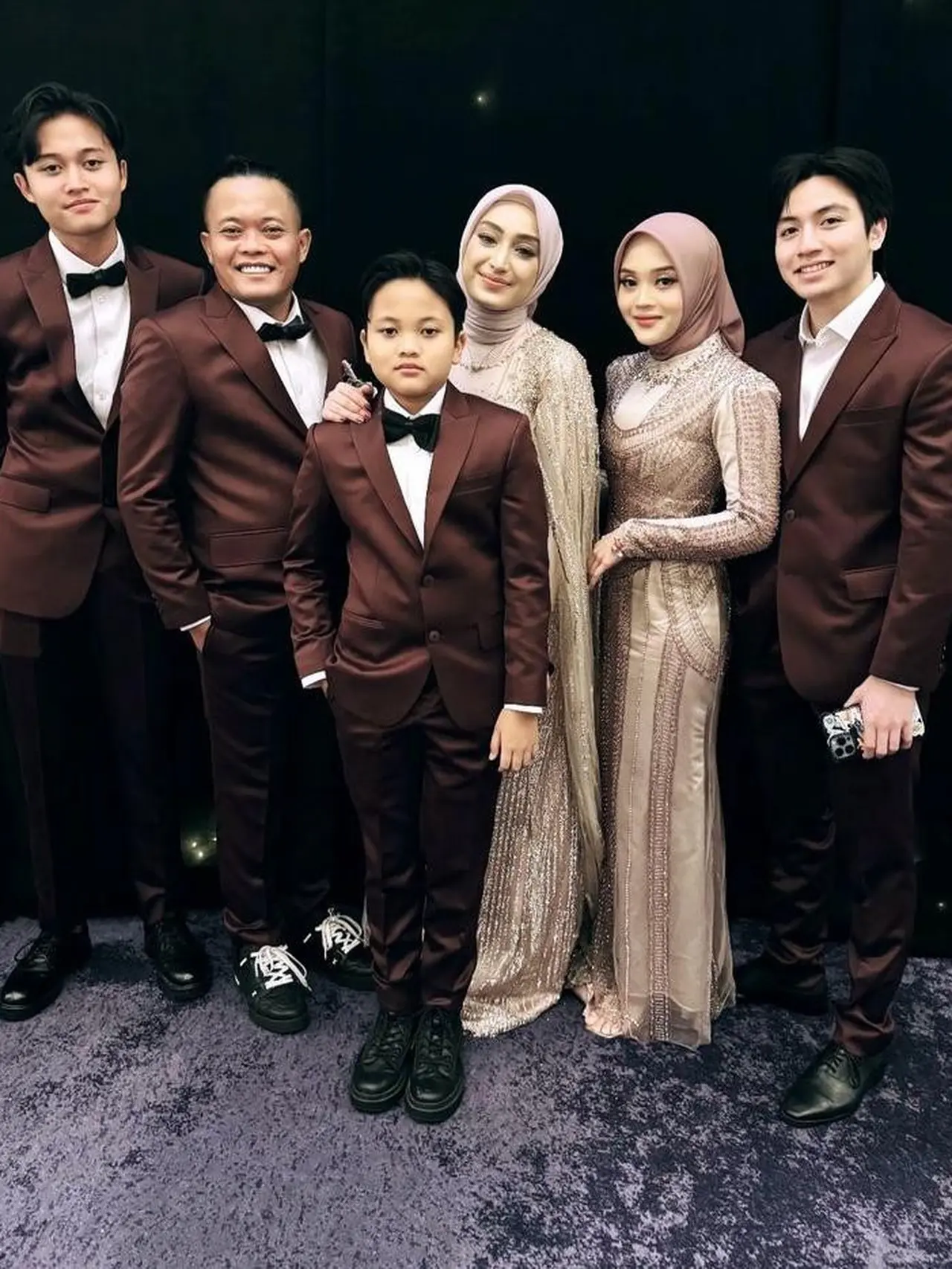 6 Gaya Kekasih Sule Santyka Fauziah Hadiri Acara Pernikahan Rizky Febian & Mahalini, Tampil ...