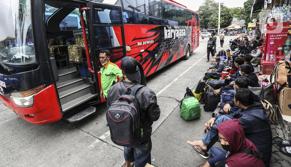 FOTO: Terminal Grogol Mulai Dipadati Pemudik - Foto Liputan6.com