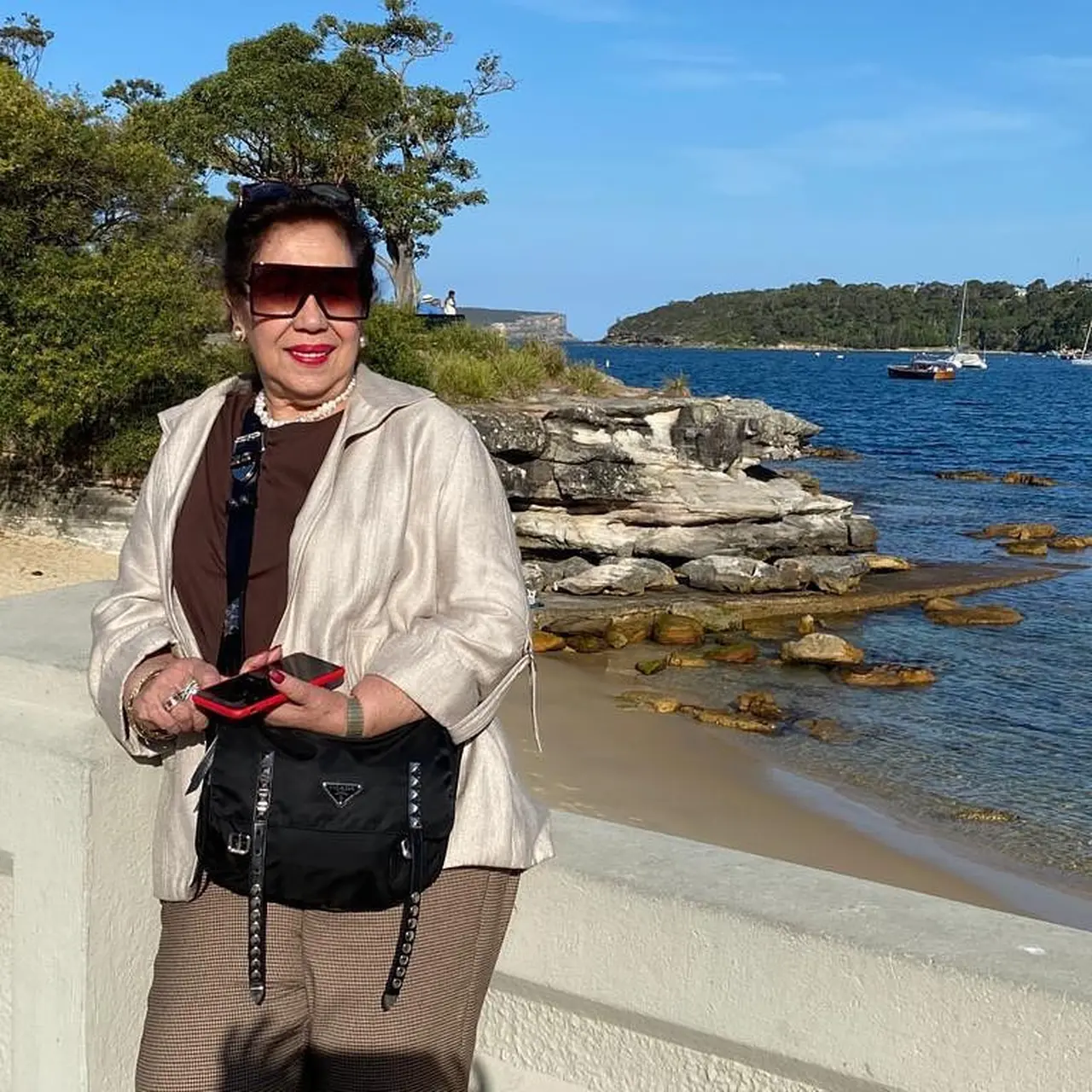 Jarang Tersorot, Ini 6 Potret Ibunda Ivan Gunawan yang Stylish Banget ...