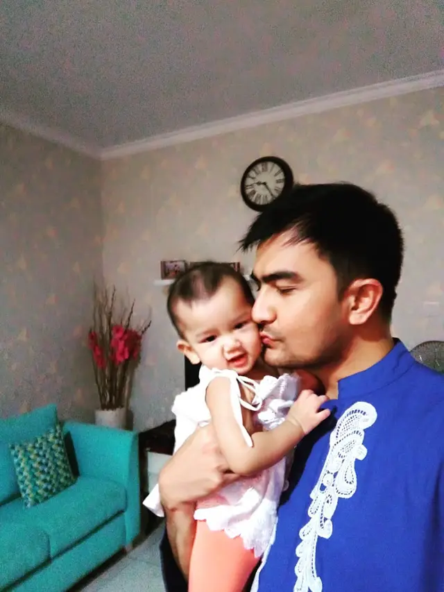 6 Momen Kebersamaan Shandy Syarif dan Anak, Kompak Banget - Hot ...