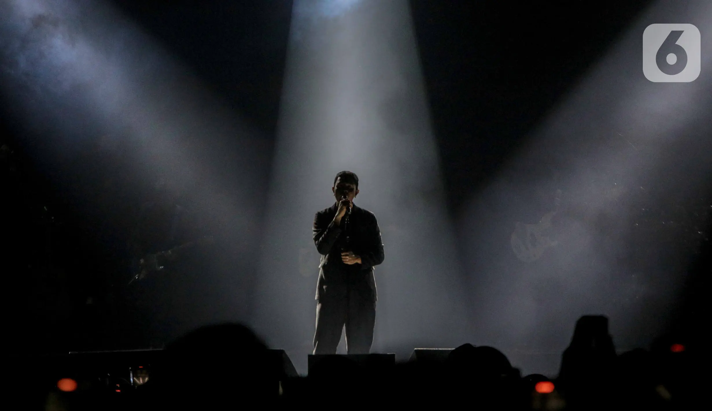 Penampilan Tulus di Konser Penutup Tur Manusia 2023 Jakarta - Foto ...