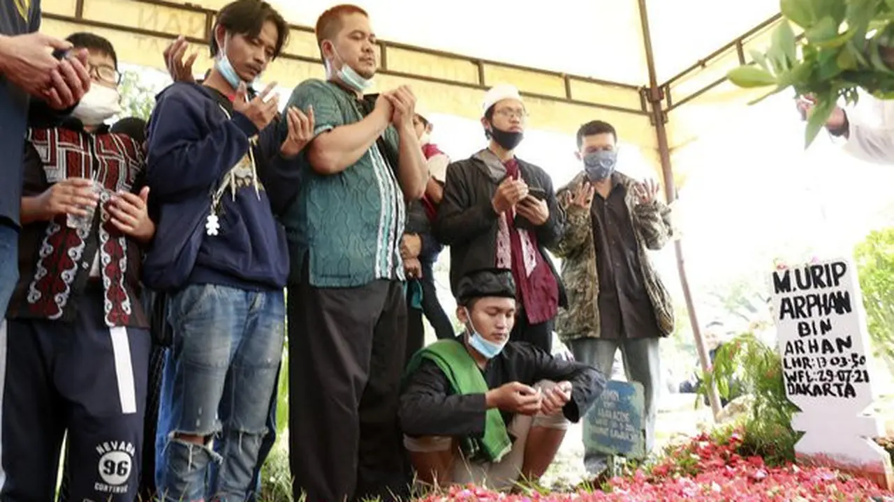 6 Momen Pemakaman Aktor Senior Urip Arphan, Diiringi Isak Tangis ...