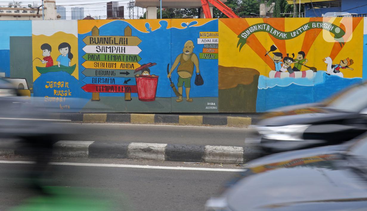FOTO: Menjaga Lingkungan Lewat Mural di Manggarai - Foto Liputan6.com