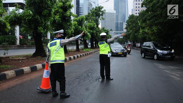 Penjelasan Polisi soal Larangan Merokok Sambil Berkendara - News ...