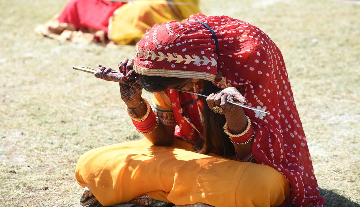 FOTO: 2.000 Wanita India Pecahkan Rekor Dunia Menari Pedang - Foto ...