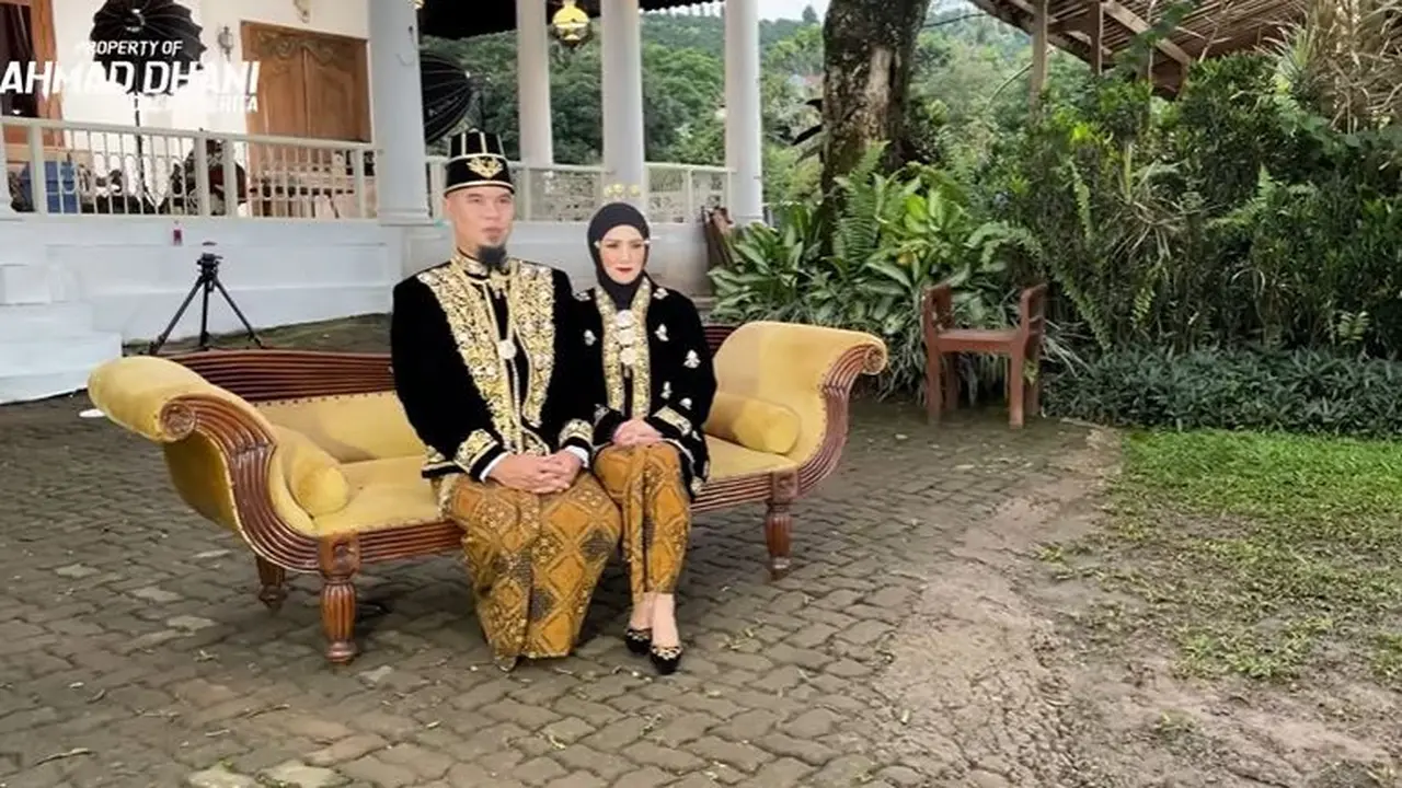 6 Pemotretan Keluarga Ahmad Dhani dan Mulan Jameela Pakai Adat Jawa, Bak Bangsawan - Hot ...