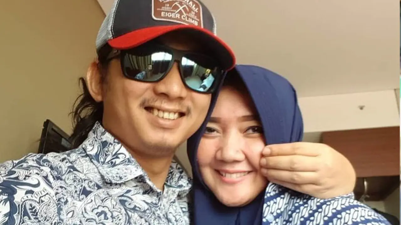 Potret Penyanyi Sulis yang Jarang Tersorot Bersama Suami - ShowBiz ...
