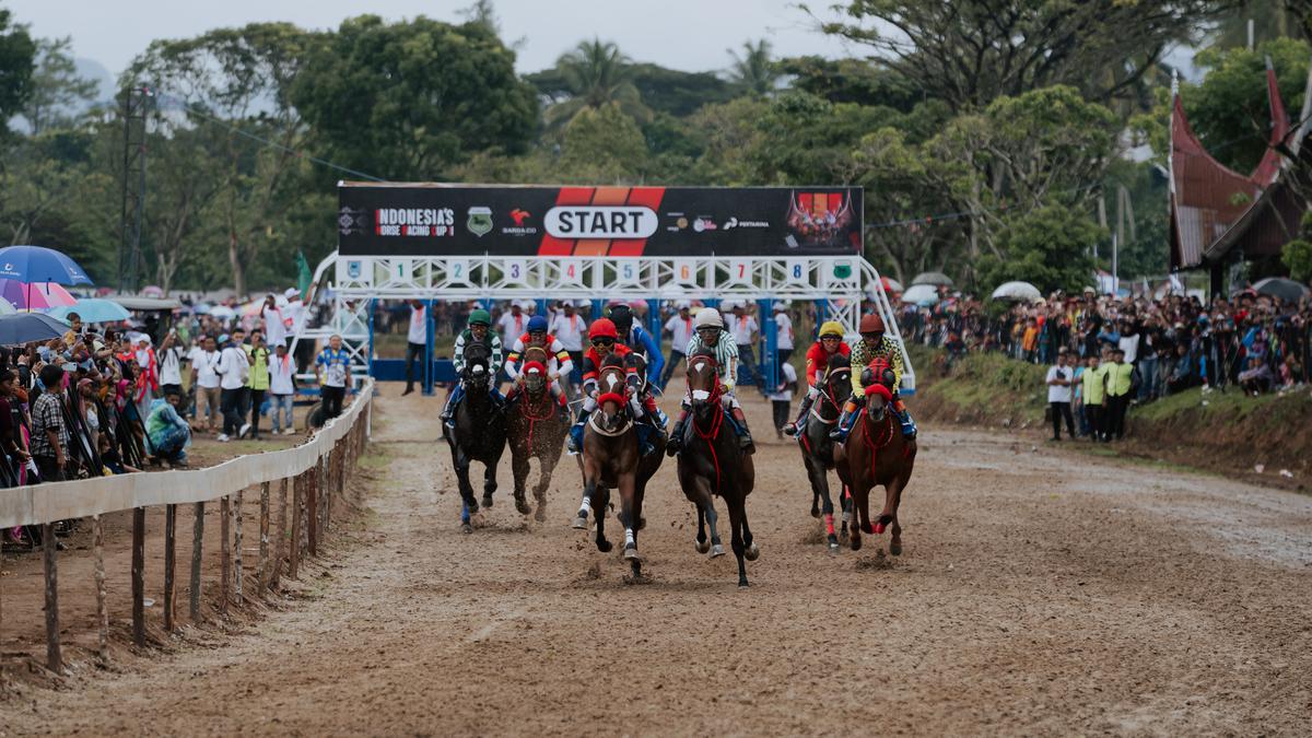 Indonesia's Horse Racing Cup II 2025 Payakumbuh Catat Rekor 50 Ribu ...