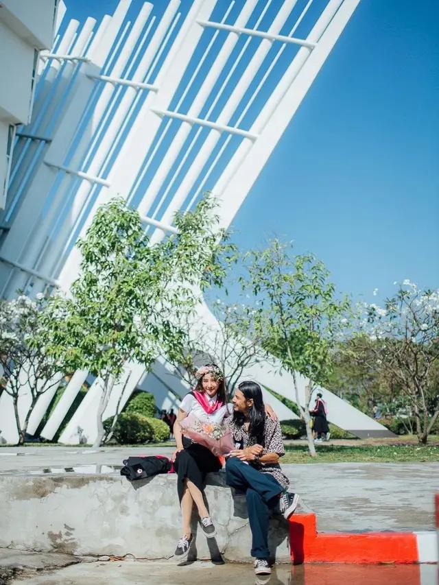 6 Foto Kenangan Tangmo Nida dan Pacar, Tahan Sedih saat Pencarian - Hot ...