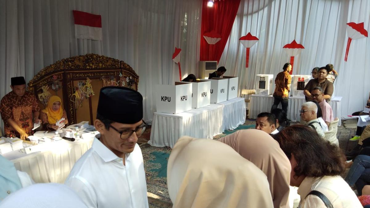 Sah Mencoblos di TPS 002, Sandiaga Otimistis Hasil Terbaik - Pemilu ...