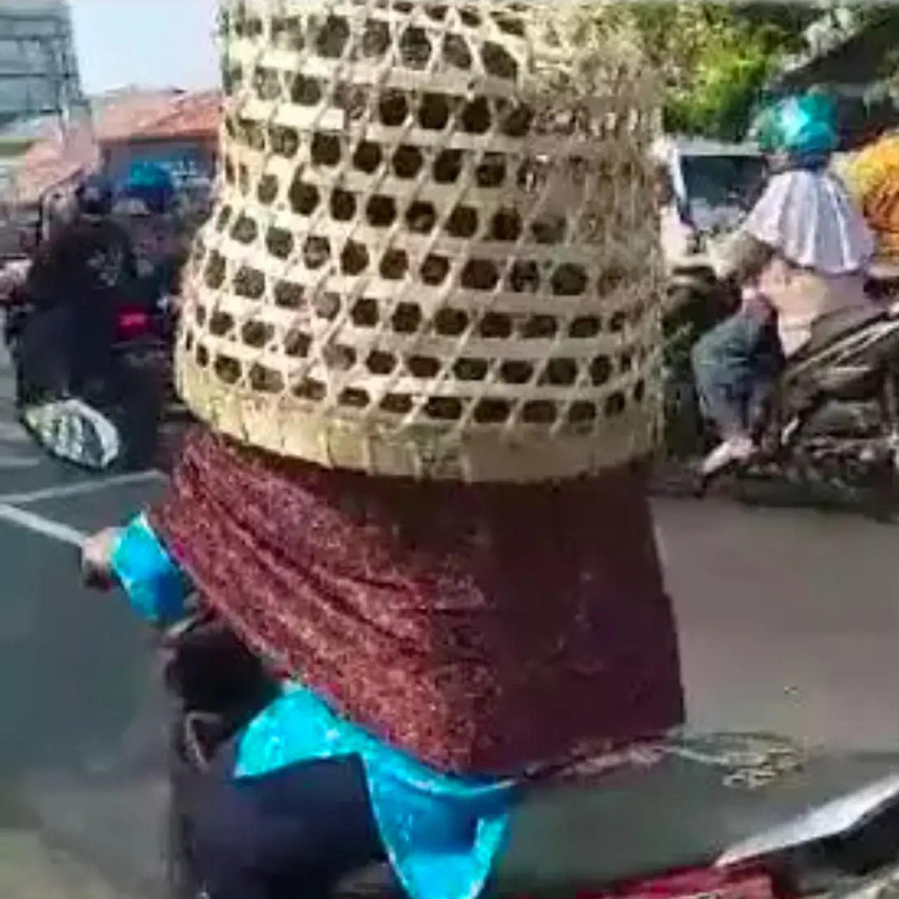 7 Kelakuan Lucu Emak-Emak di Jalan Raya, Bikin Ngakak Sekaligus Geleng-Geleng Kepala - Citizen6 ...