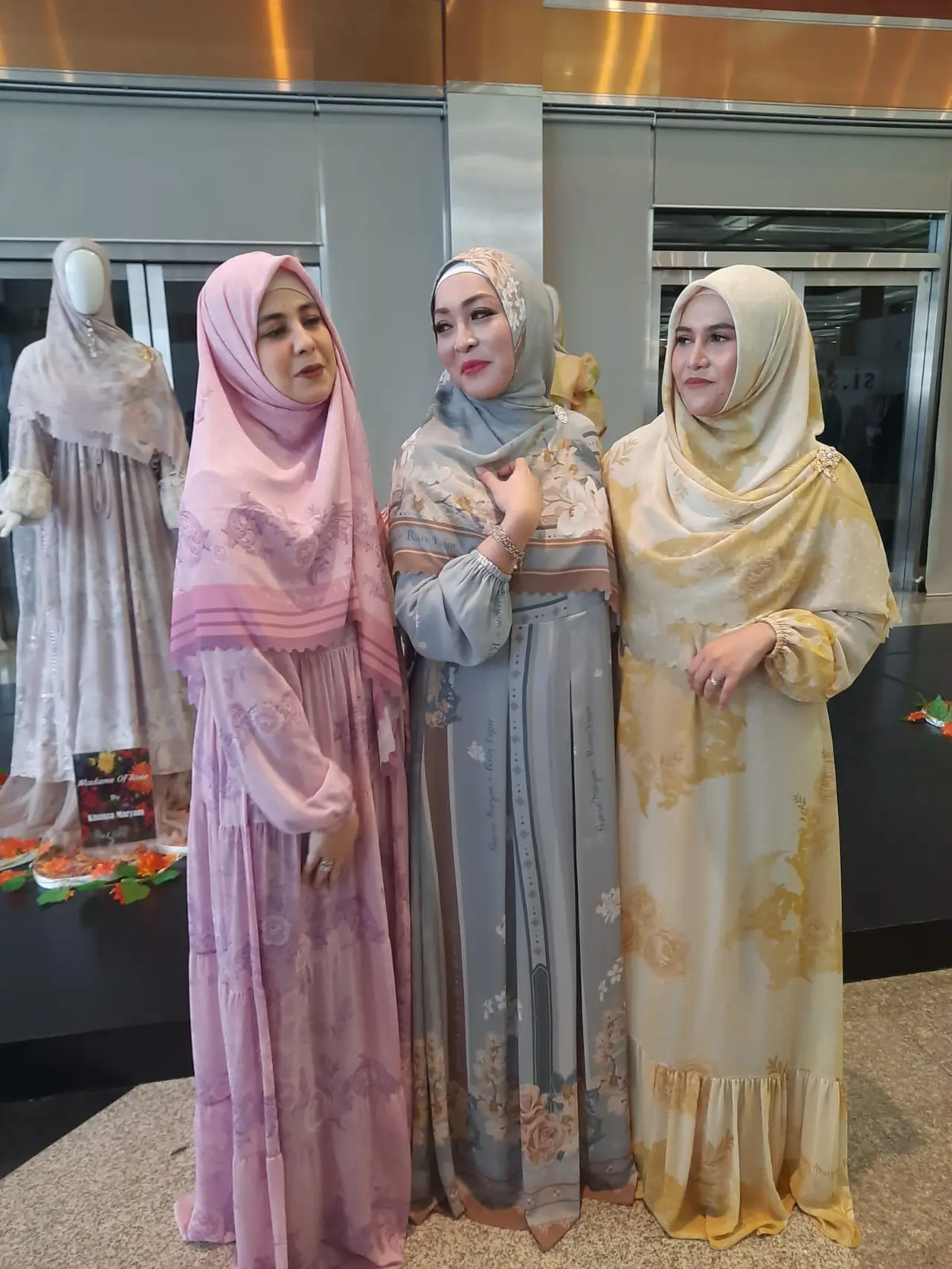 Pesona Angelina Sondakh Pakai Busana Muslim Karya Khanza Maryam X Risty ...