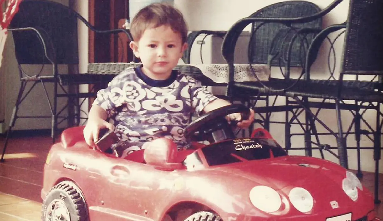 FOTO: Potret Masa Kecil Dylan Carr yang Tampan dan Manis - Foto ...