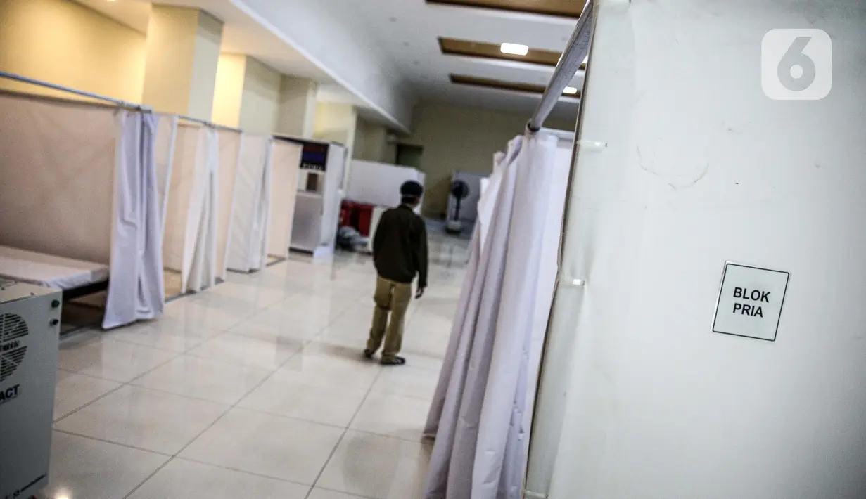 FOTO: Menilik Bilik Isolasi Mandiri Pasien Covid-19 di GOR Pademangan ...