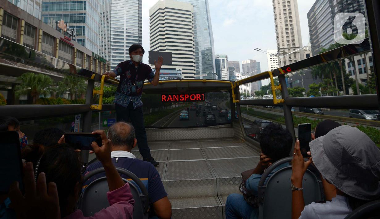 FOTO: Wisata Keliling Ibu Kota Naik Bus Tingkat Transjakarta