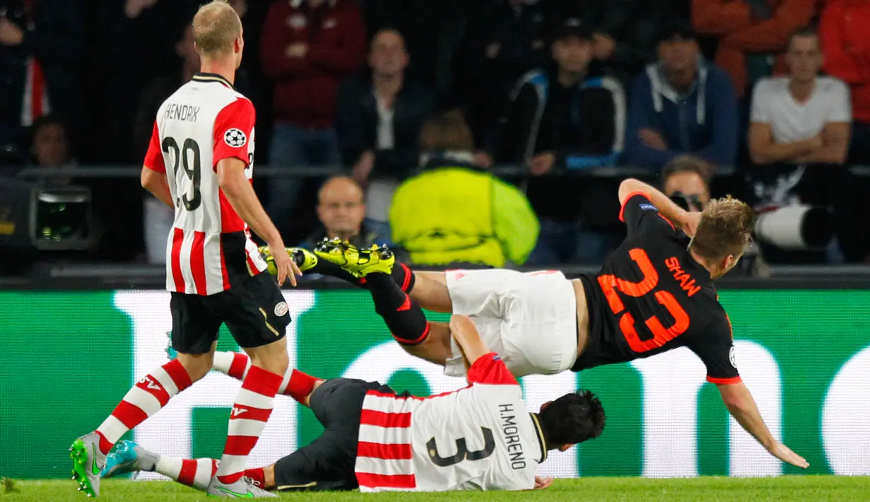 Momen Tekel Brutal Moreno Patahkan Kaki Luke Shaw - Foto Liputan6.com