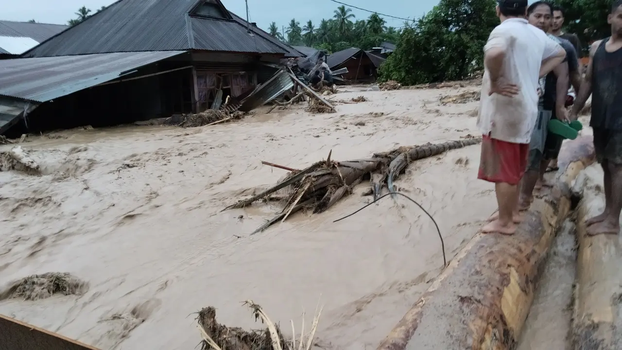 Hujan Deras Picu Banjir Bandang di Tapanuli Selatan, 10 Warga Terluka, Ratusan Rumah Terendam ...