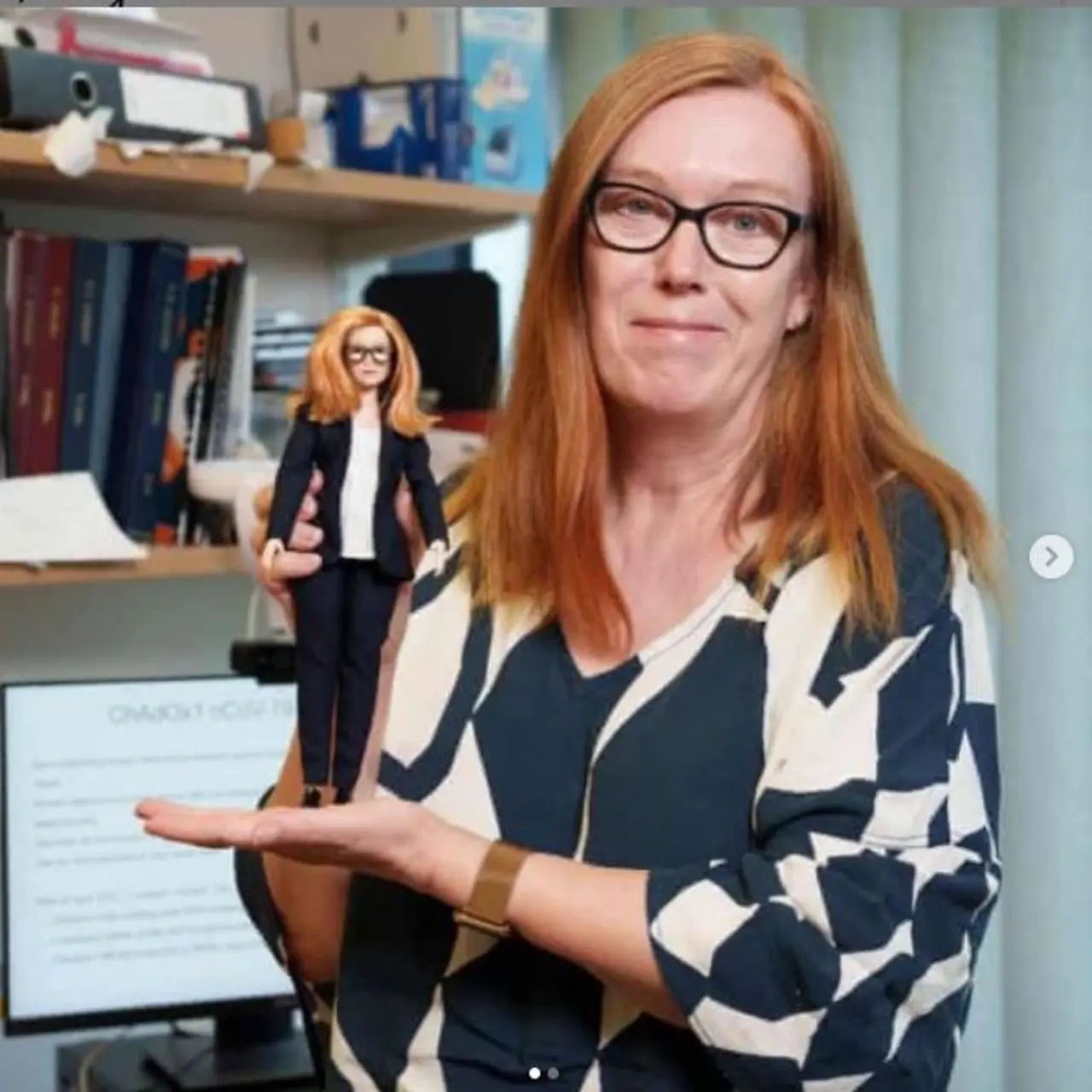 Ilmuwan Vaksin AstraZenecca Sarah Gilbert Jadi Figur Boneka Barbie ...