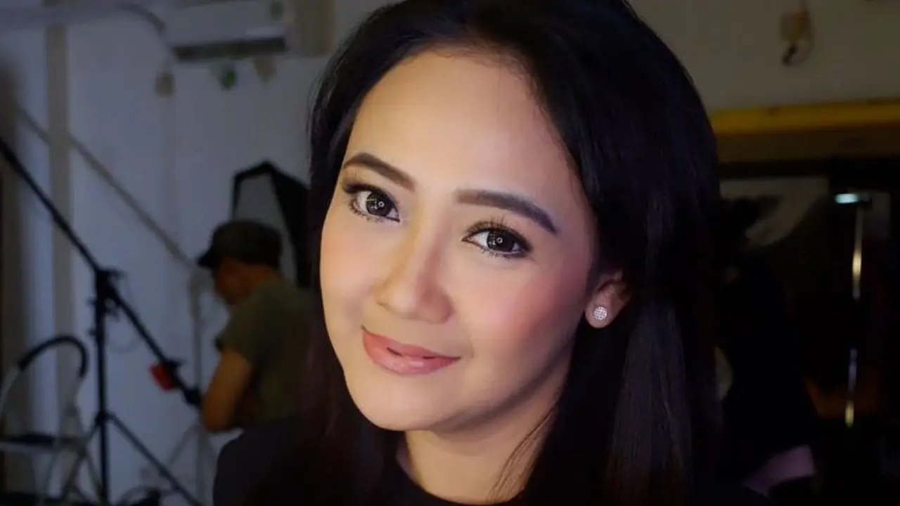 Demi Anak, Rheina Ipeh Kurangi Pekerjaan - ShowBiz Liputan6.com