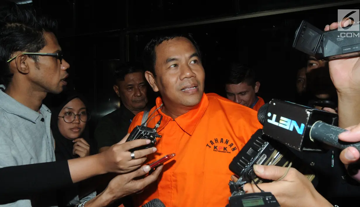 FOTO: Berompi Oranye, Mantan Wakil Bupati Malang Resmi Ditahan KPK ...