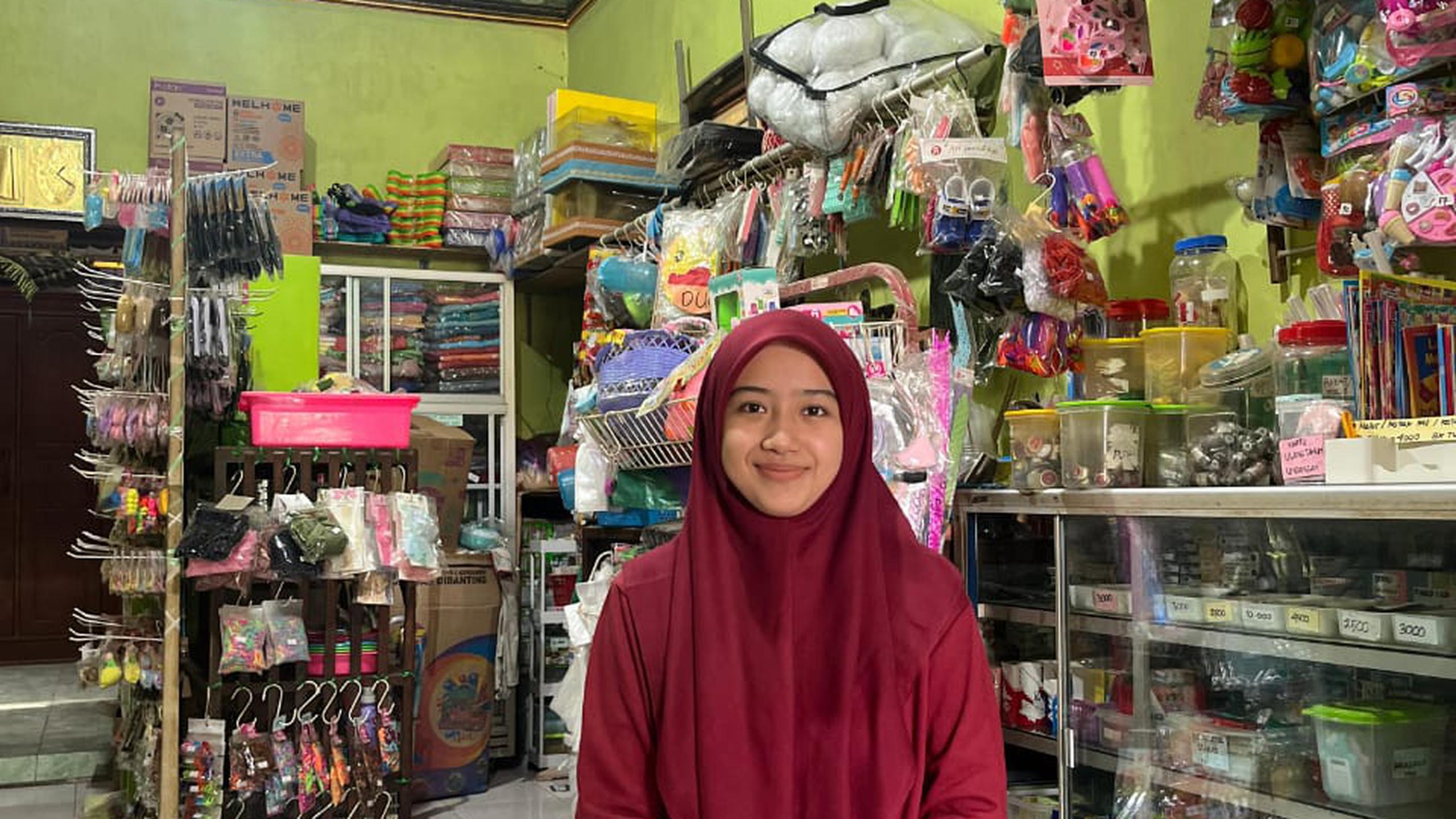 Virda dan Toko Keluarga yang Tak Ingin Tertinggal Zaman: Sebuah ...
