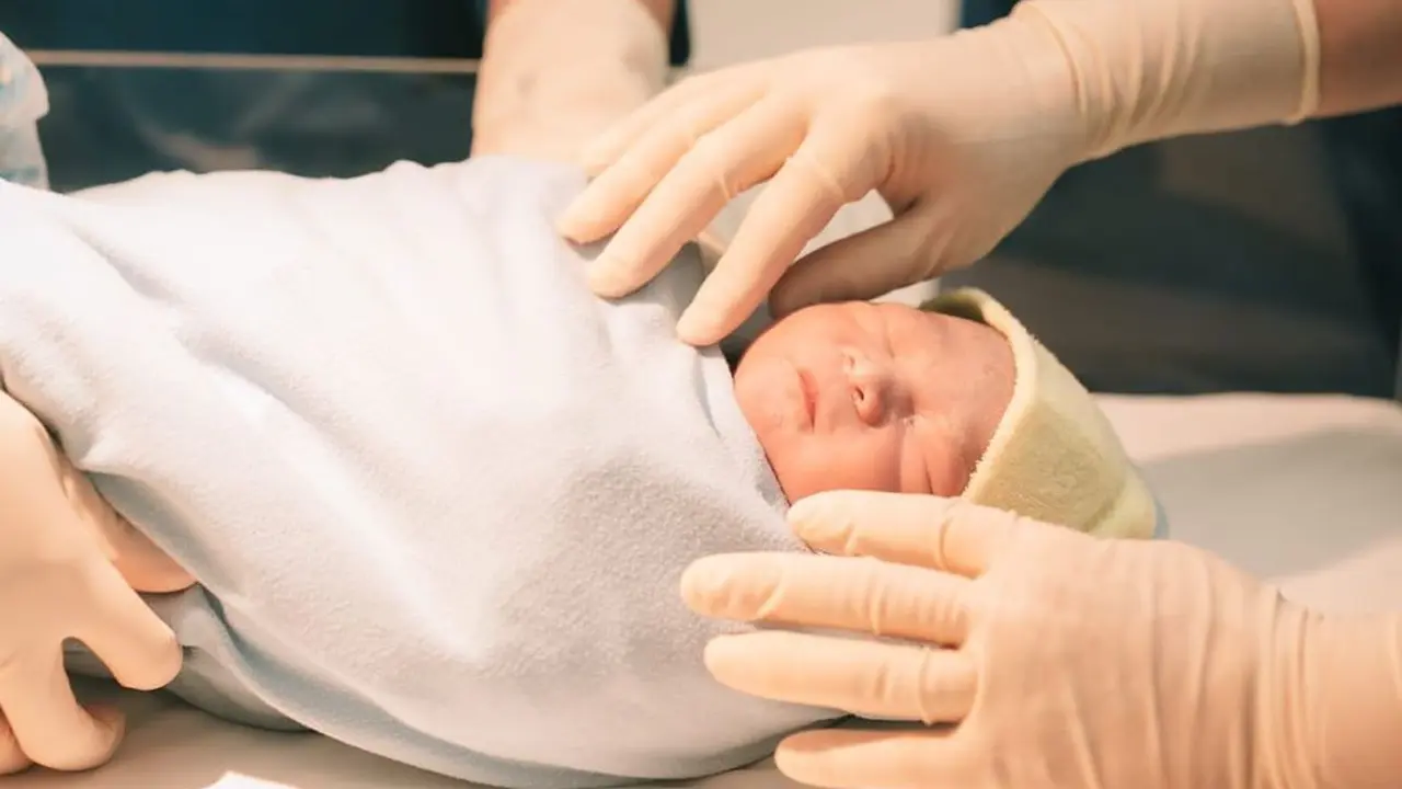 6 Pose Dante Oliver Putra Chelsea Olivia dan Glenn Alinskie, Baru Lahir ...