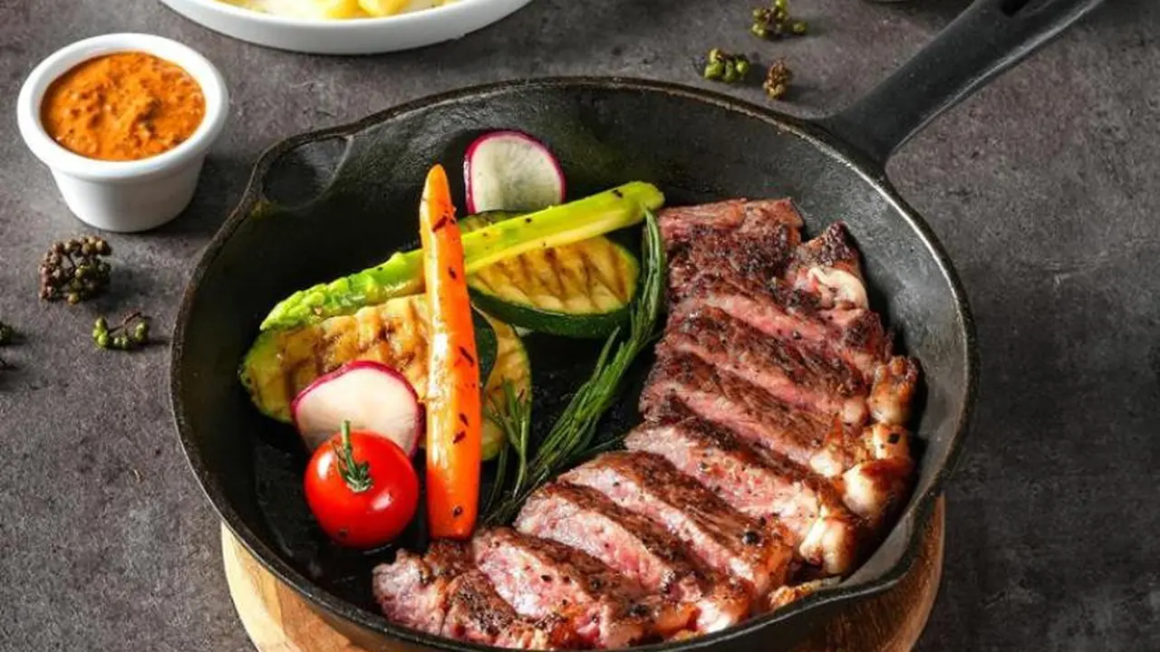 Tips Makan Steak agar Rendah Lemak Tinggi Protein ala Chef Yuda Bustara - Lifestyle Liputan6.com