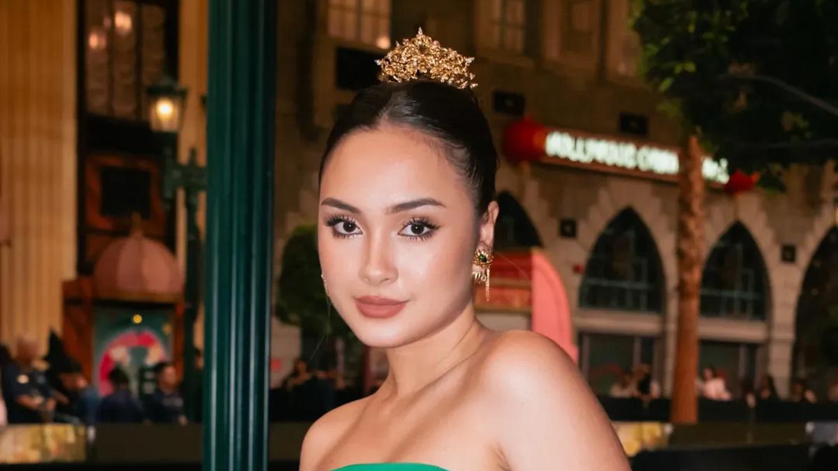 Caitlin Halderman Tampil Bak Elphaba di Premiere Wicked: For Good ...