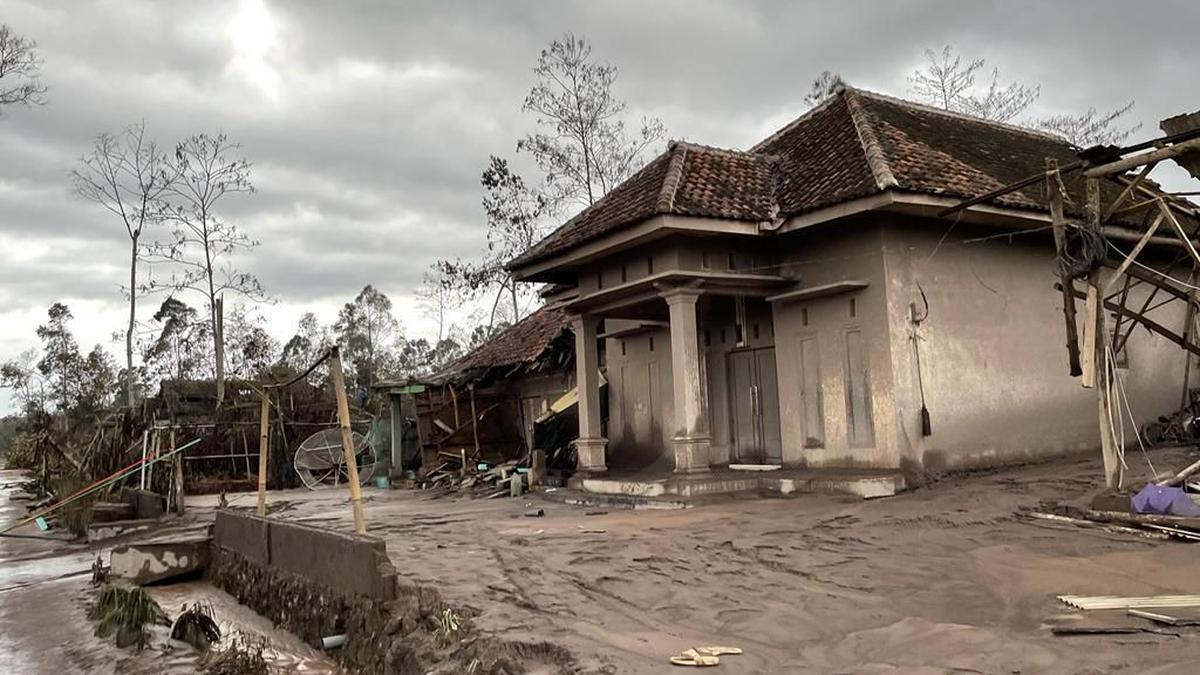 Delapan Kecamatan Terdampak Debu Vulkanik Gunung Semeru, Dua di ...