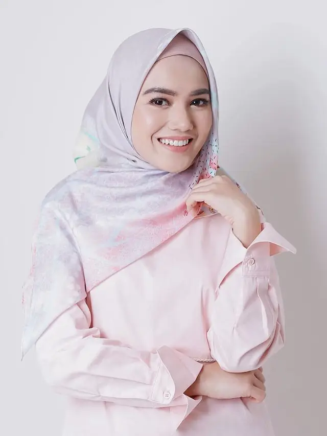 Lulus S2, Herfiza Novianti Kini Jadi Dosen - ShowBiz Liputan6.com