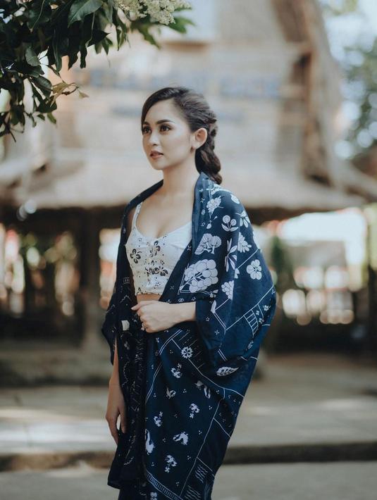 Pesona Dini Nurfitri Finalis Puteri Indonesia 2022, Menantu Eks Panglima TNI - Foto Liputan6.com