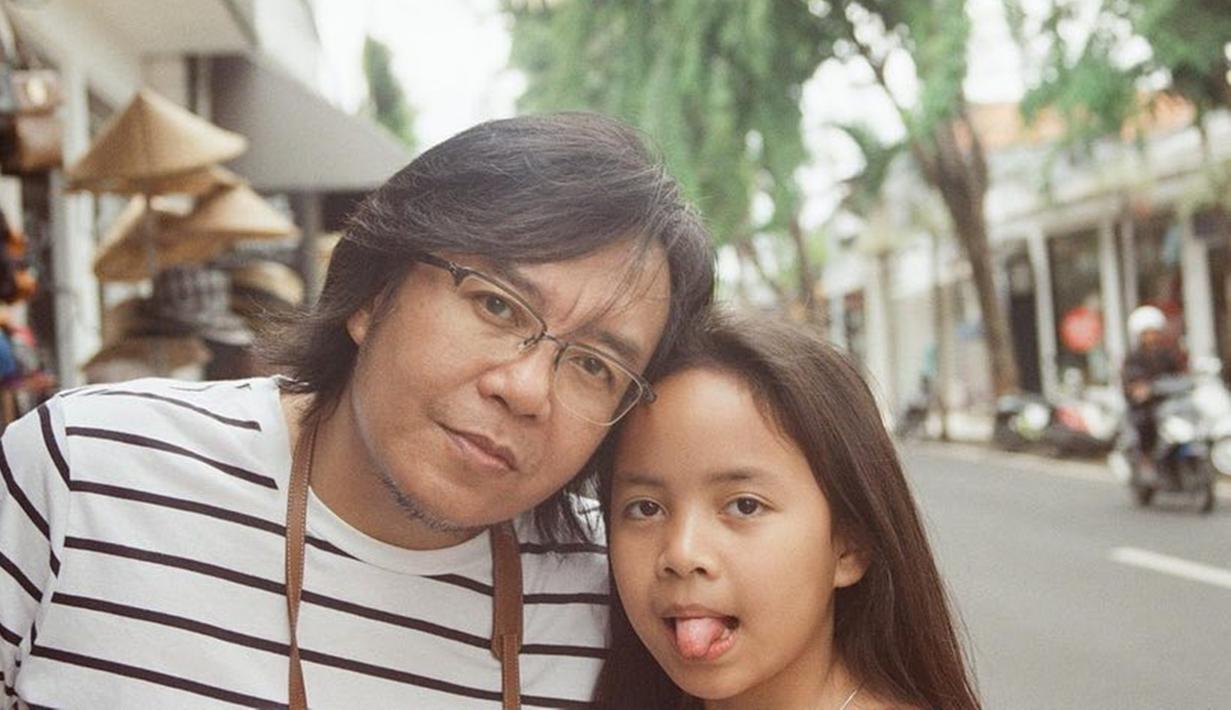 FOTO: Gaya Santai Ari Lasso saat Liburan, Tampil Awet Muda - Foto ...