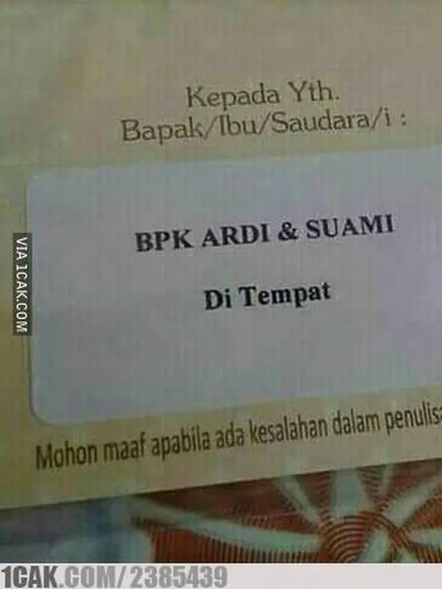 6 Momen Tidak Disengaja Salah Tulis di Undangan Nikah Ini Bikin Senyum ...